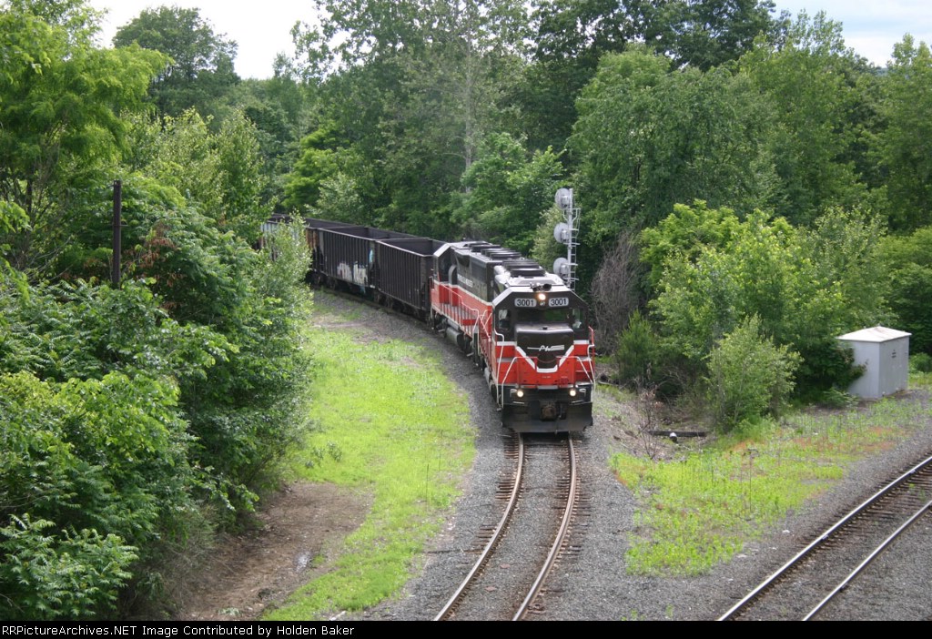 PW 3001 leads the Mt. Tom Coal Train into the East Deerfield yard